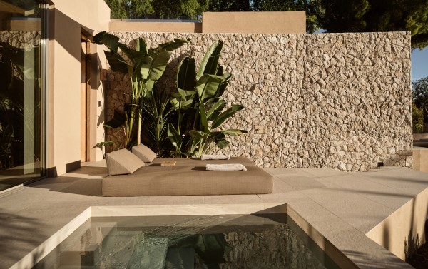 Executive Beachfront View Suite With Heated Mini Pool | Calypso Suites